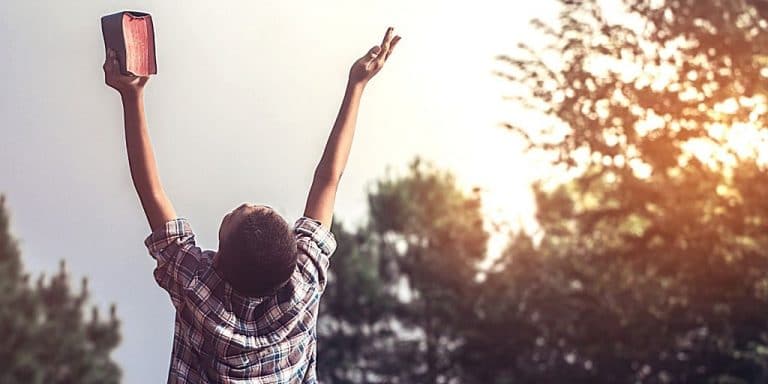 7 Ways to Draw Near to God and Keep Him Close